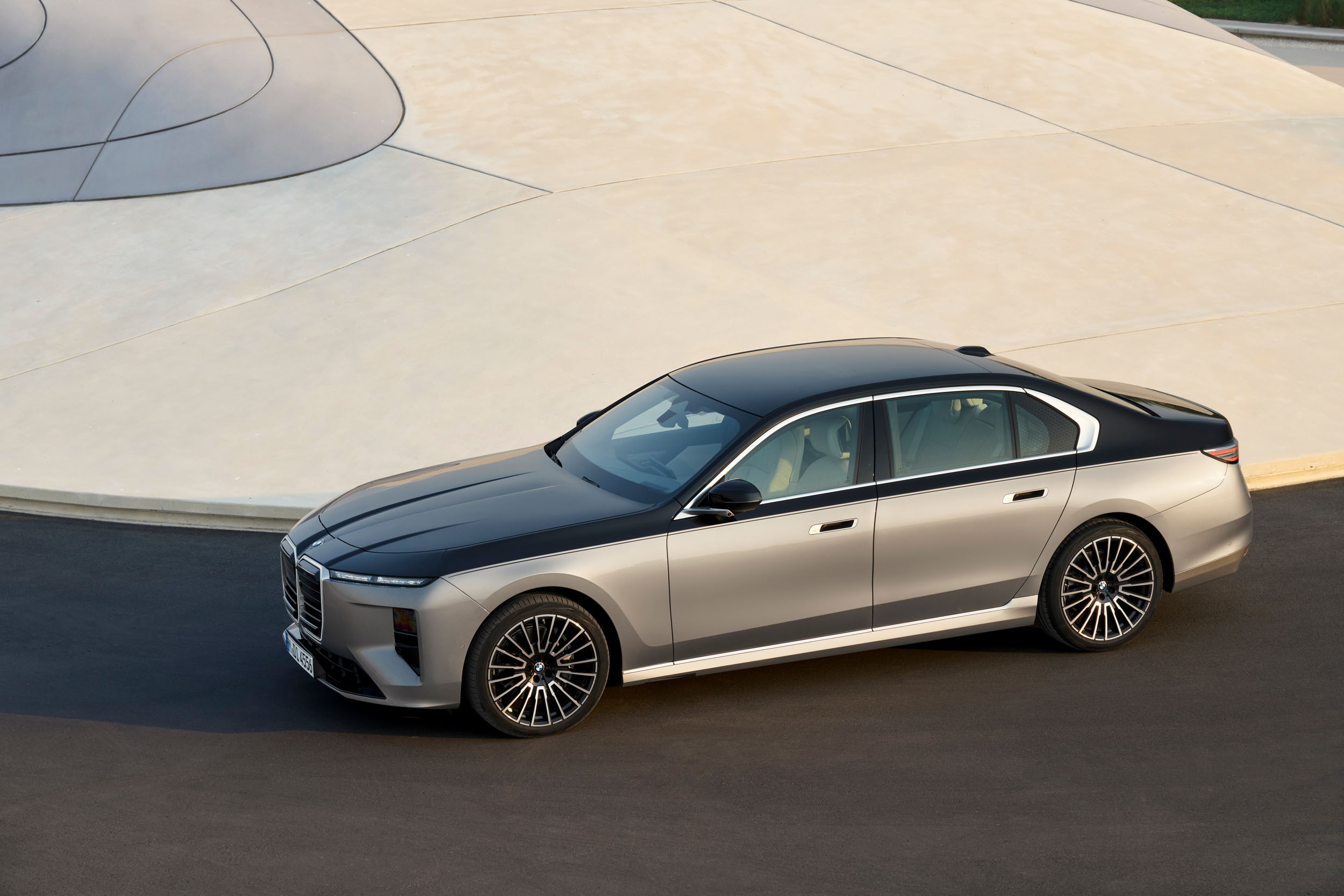 BMW 7 Series Unveiled with Streamlined Styling and Tons of Tech ...