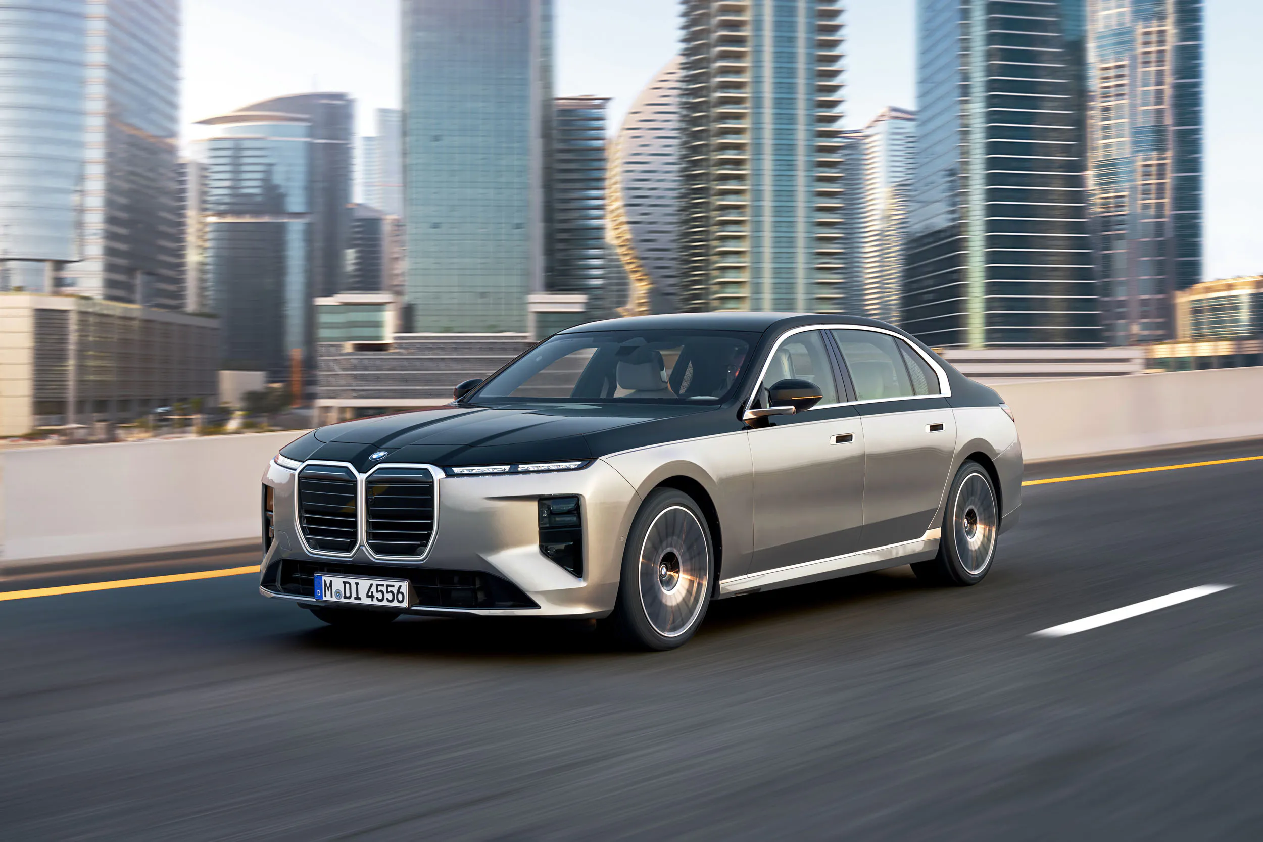 BMW 7 Series Unveiled with Streamlined Styling and Tons of Tech ...