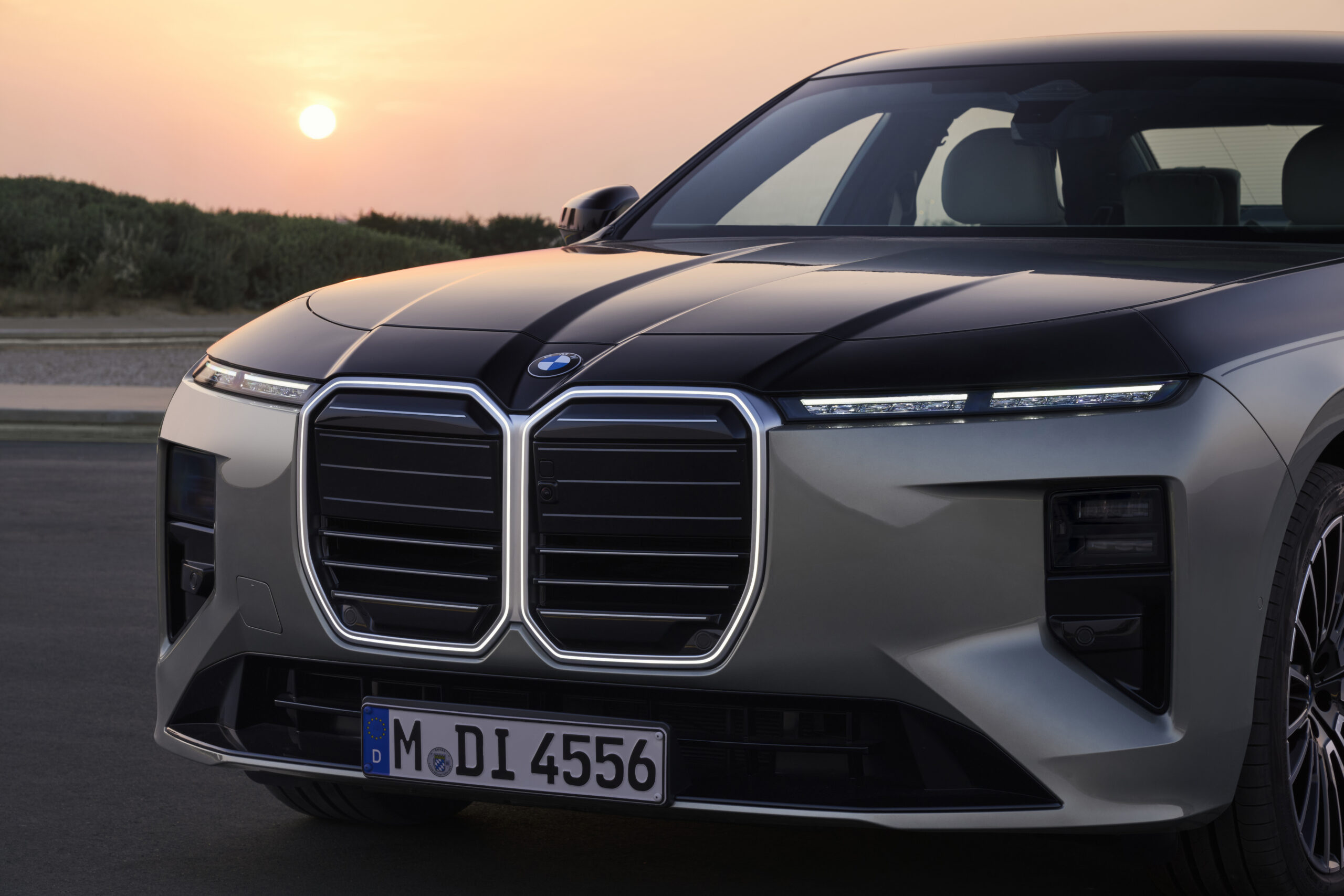 BMW 7 Series Unveiled with Streamlined Styling and Tons of Tech ...