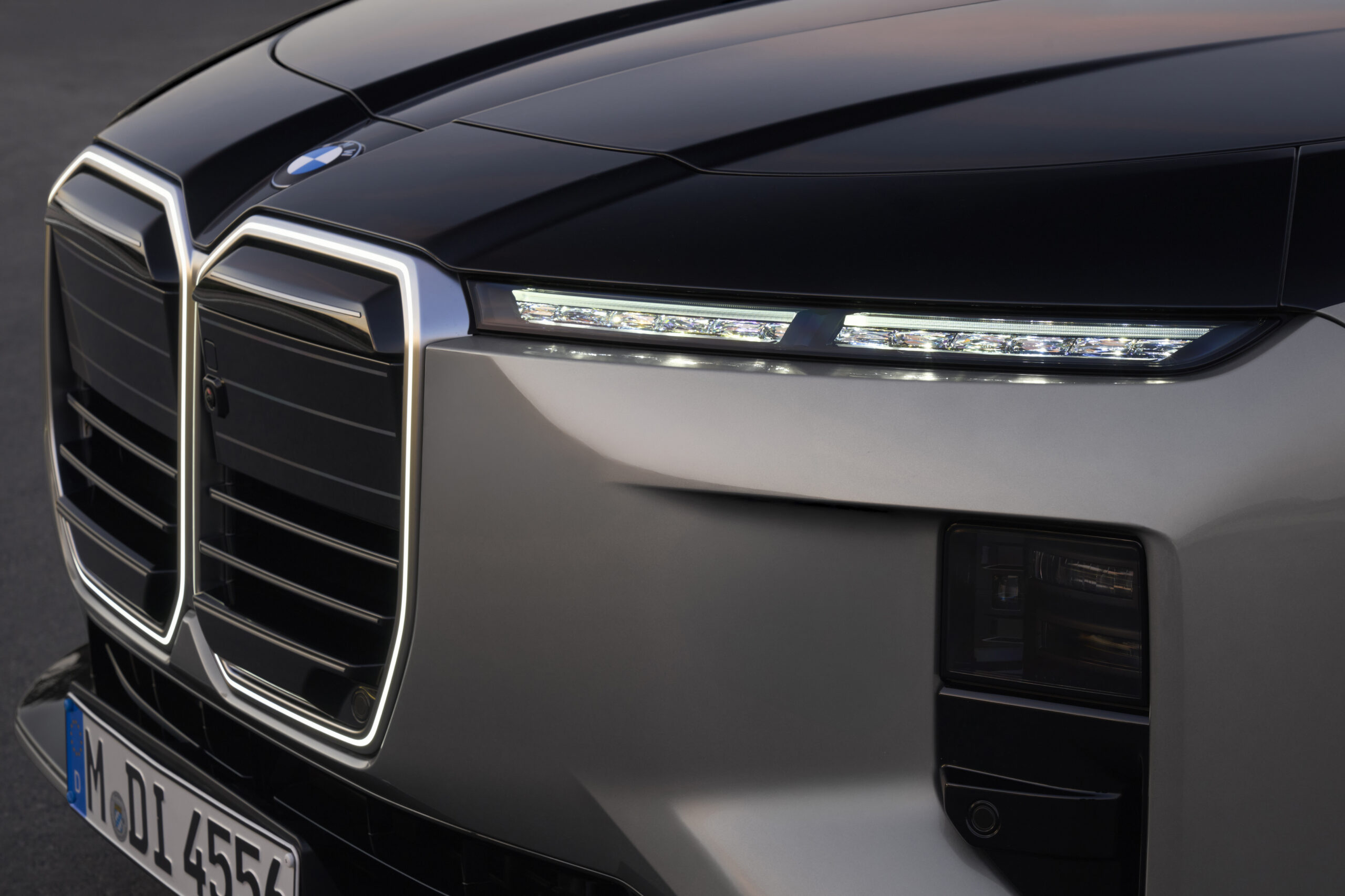 BMW 7 Series Unveiled with Streamlined Styling and Tons of Tech ...