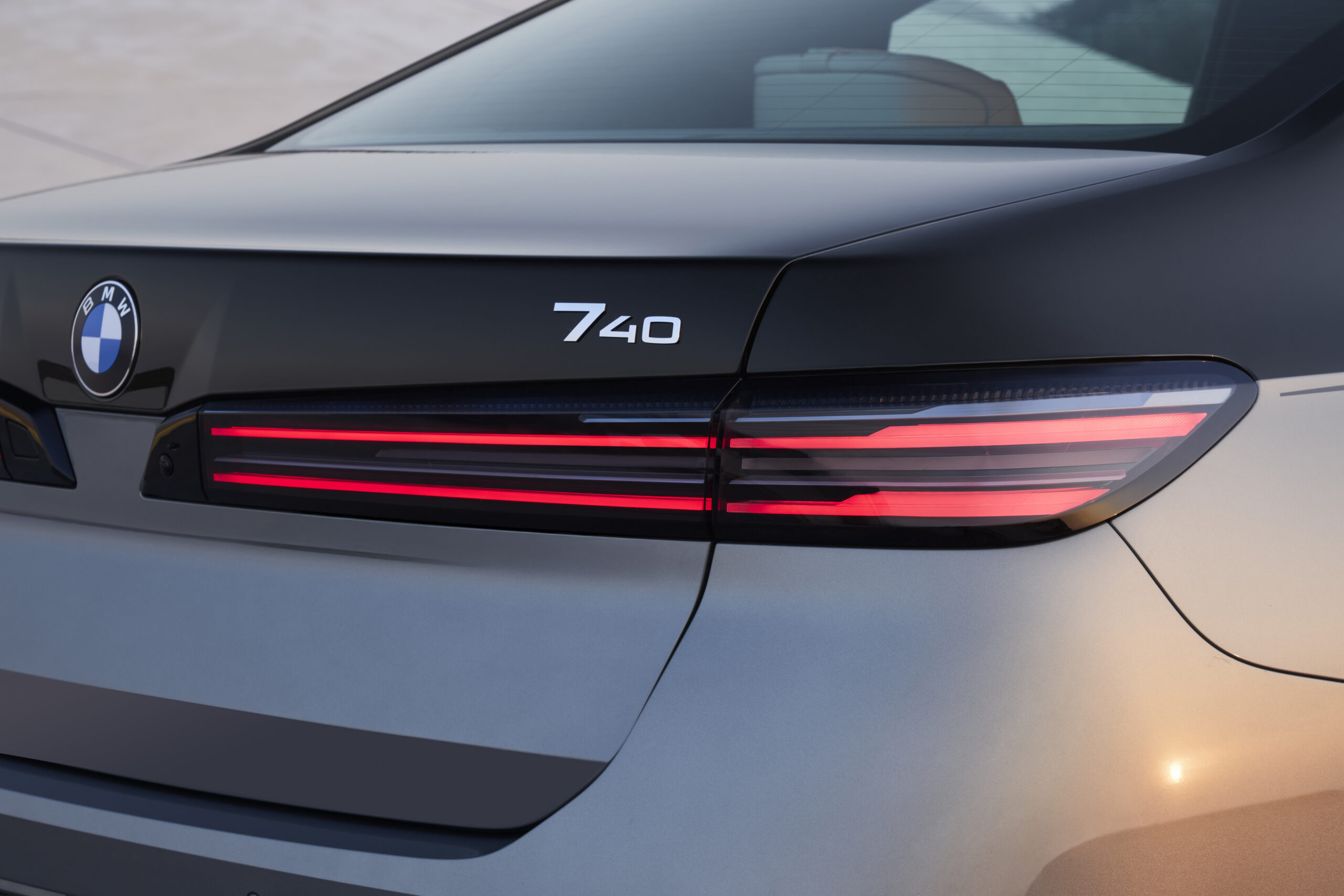 BMW 7 Series Unveiled with Streamlined Styling and Tons of Tech ...