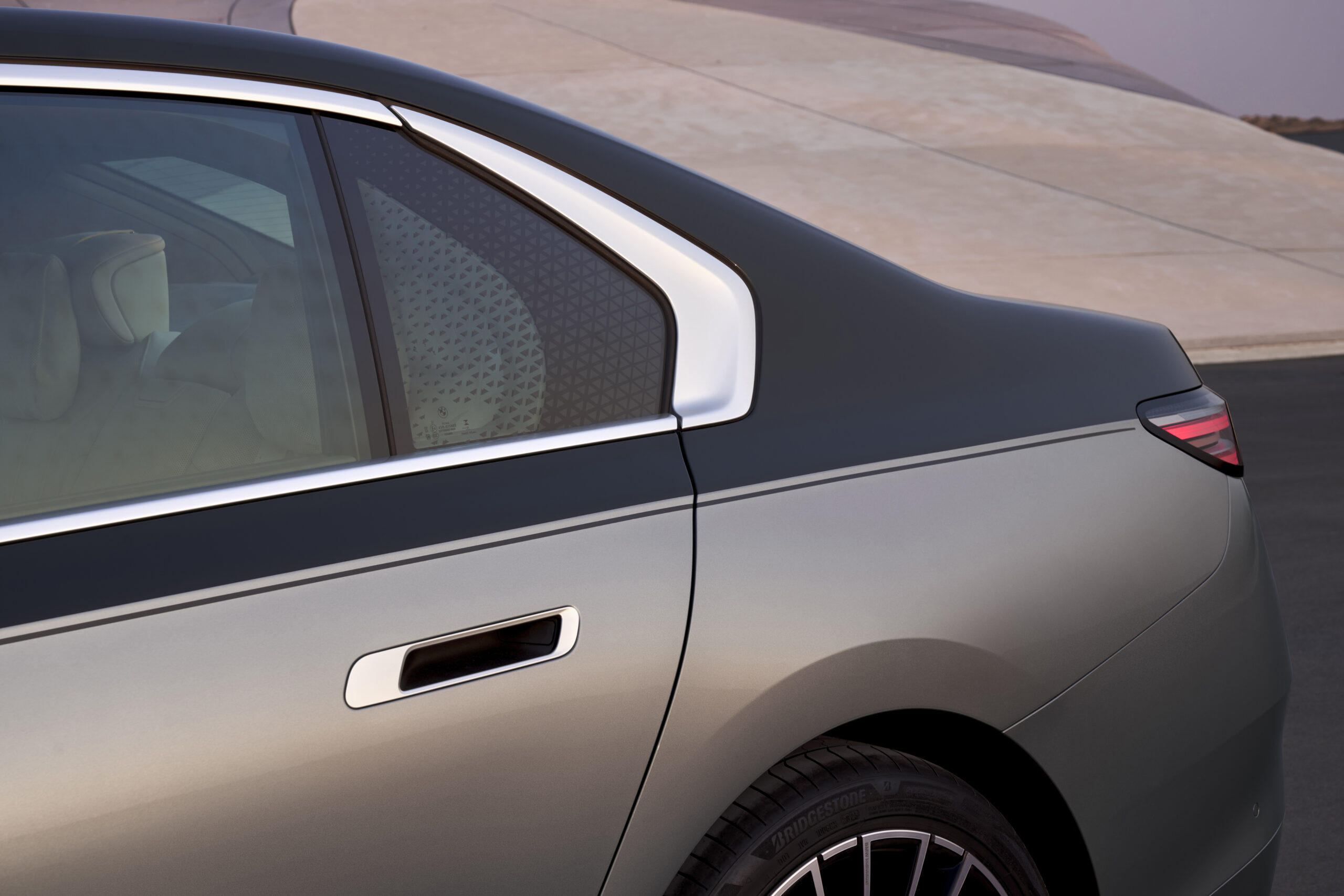 BMW 7 Series Unveiled with Streamlined Styling and Tons of Tech ...