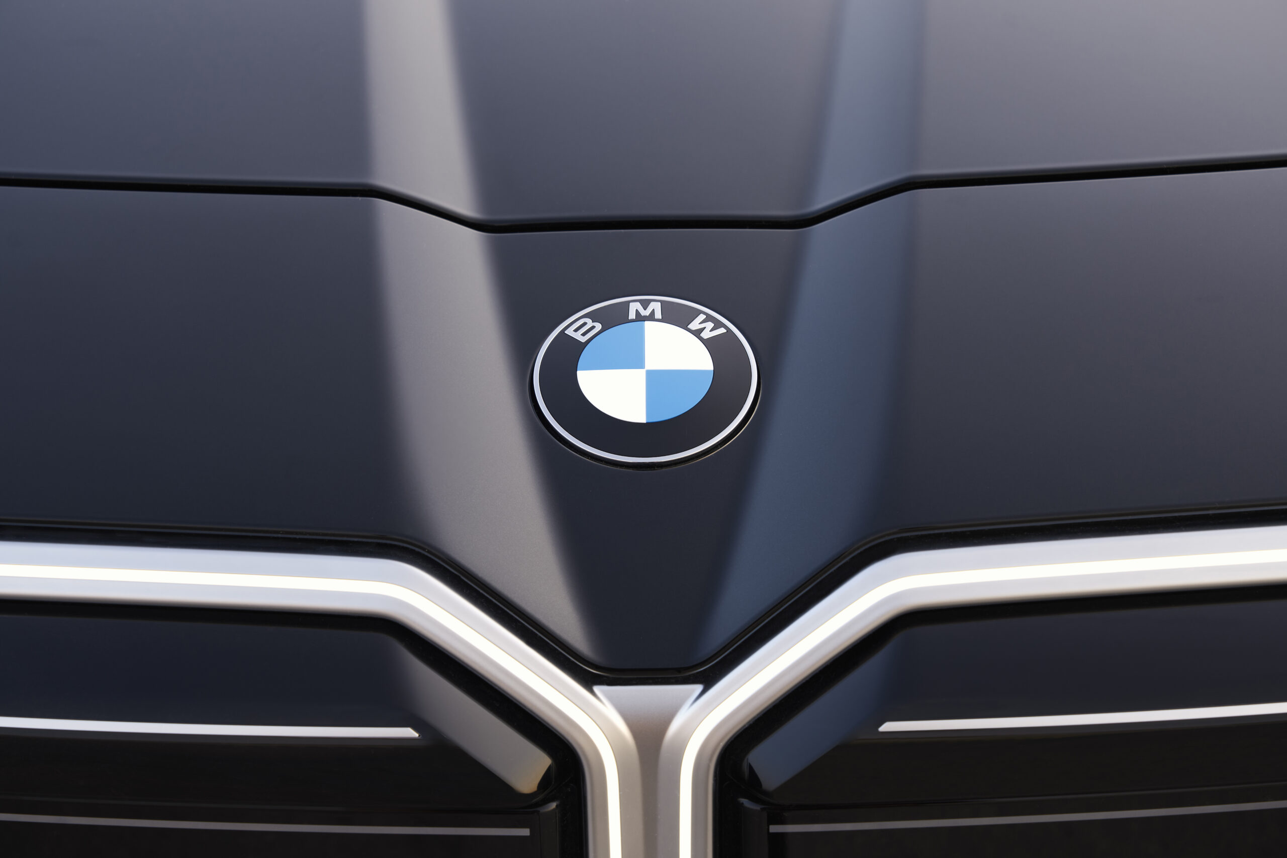 BMW 7 Series Unveiled with Streamlined Styling and Tons of Tech ...